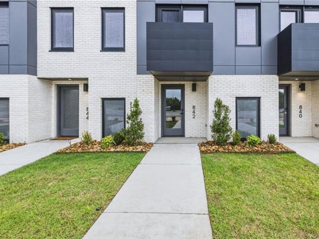 842 SE 8th St, Bentonville, AR 72712