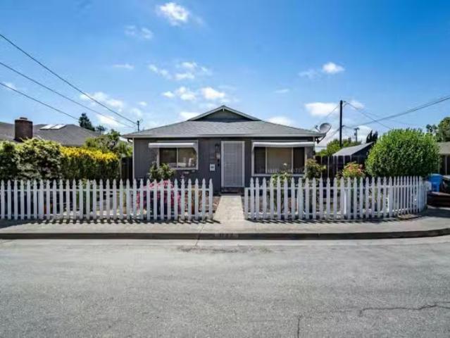842 SUITER ST, HOLLISTER, CA 95023 Single Family Residence For.