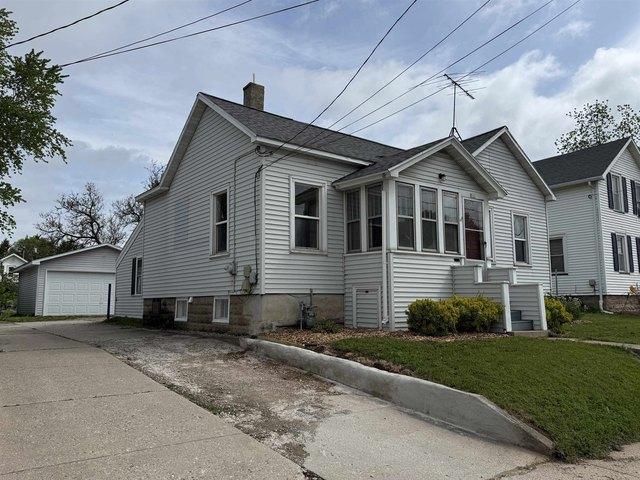842 W 10th Ave, Oshkosh, WI 54902