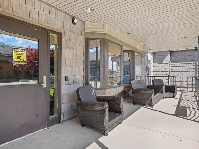 842 W Warwick Drive