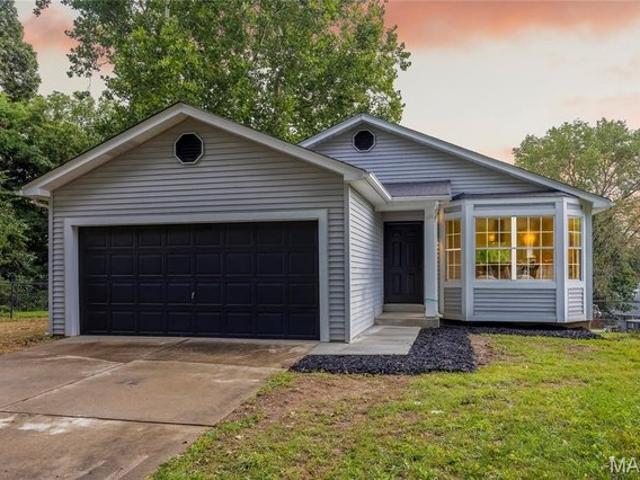 842 Whispering Rock Dr, O'Fallon, MO 63366