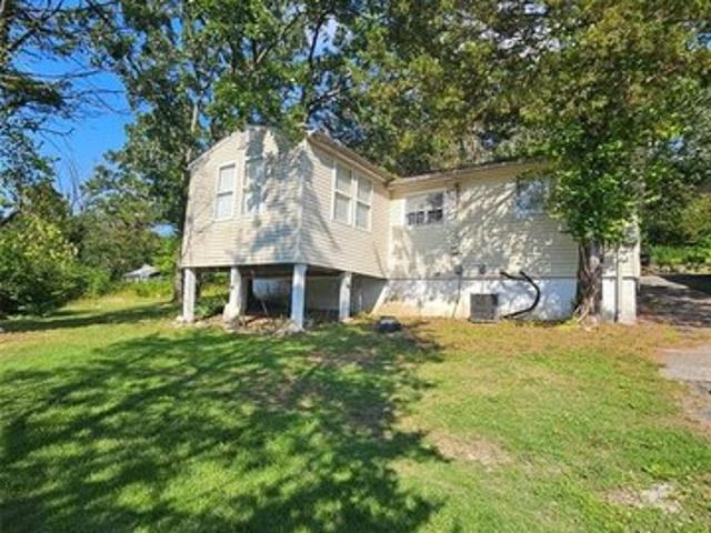8434 Lake Dr, Cedar Hill, MO 63016