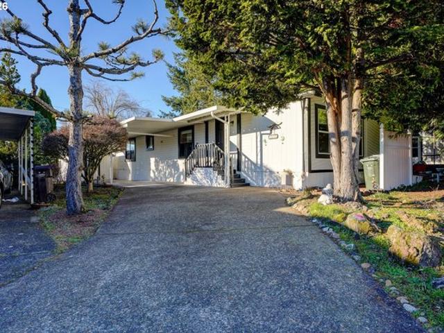 8434 SE Heritage Ct, Clackamas, OR 97015