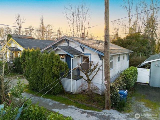 8434 34th Ave S, Seattle, WA 98118