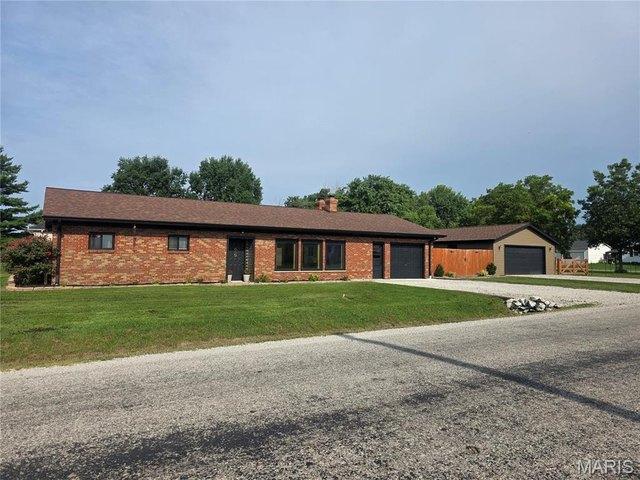 8435 Prairietown Rd, Worden, IL 62097