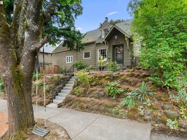 8435 SW 11th Ave, Portland, OR 97219