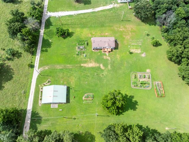 8437 Grady Lane