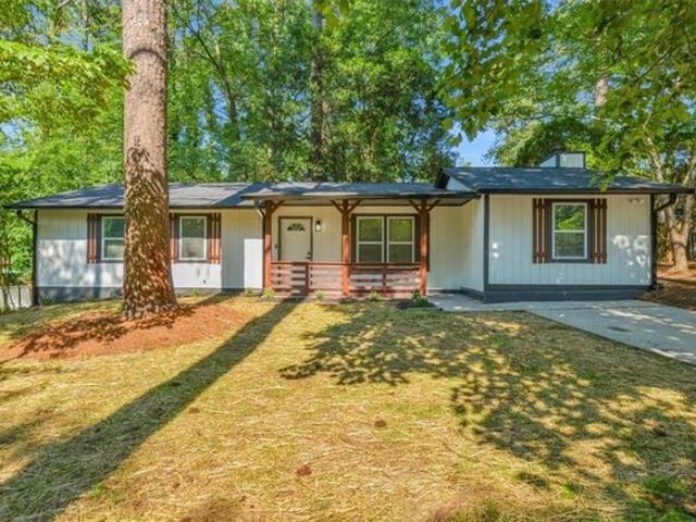 8438 N Pond Dr, Riverdale, GA 30274