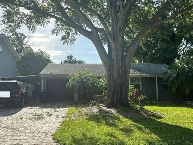 8439 NE Riverside Dr, Saint Petersburg, FL 33702