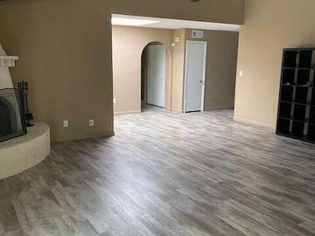 8430 N 80th Place