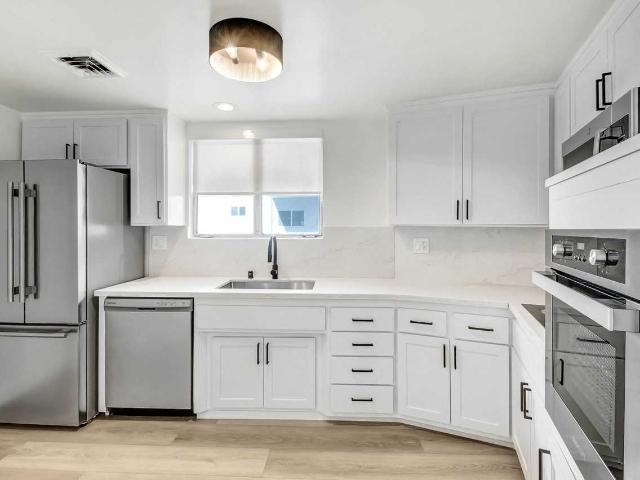 8430 De Longpre 2 Bedroom Apartment for Rent at 8430 De Longpre Ave, West Hollywood, CA 90069 West Hollywood