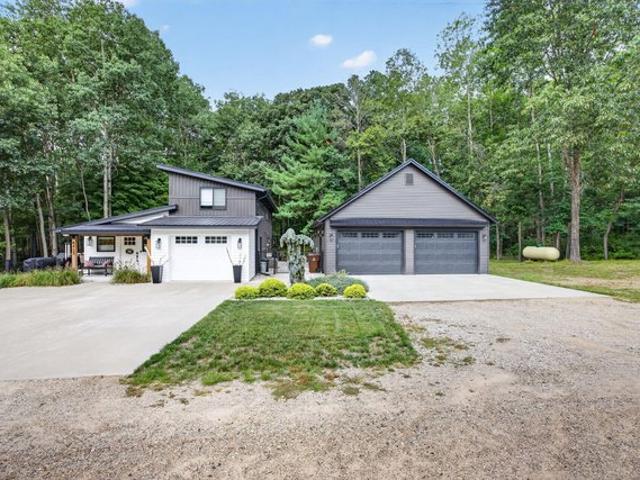 8433 Montreal Ln, Canadian Lakes, MI 49346