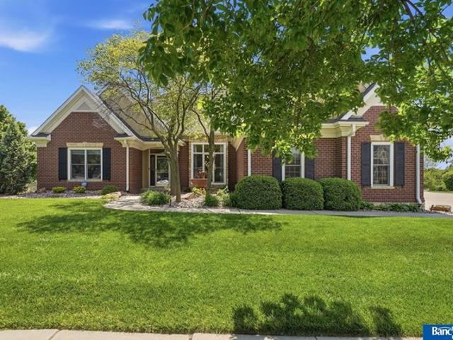 8433 Augusta Dr, Lincoln, NE 68526