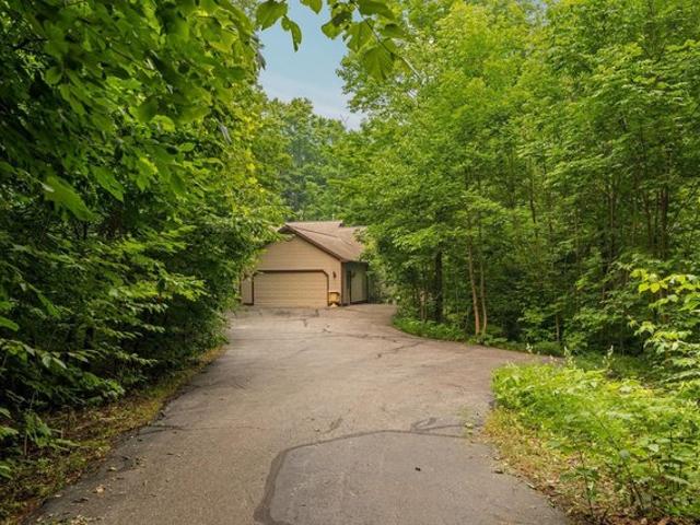 8433 Forest Ct, Traverse City, MI 49684