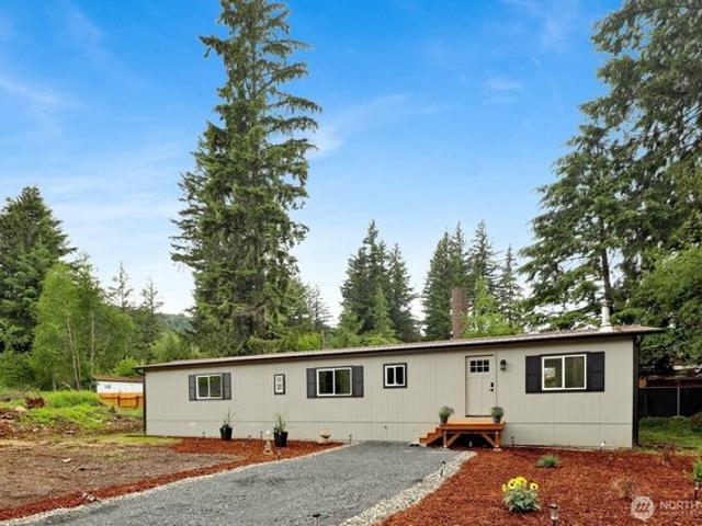 8433 Golden Valley Dr, Maple Falls, WA 98266
