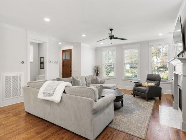 843 Clayton Ave
