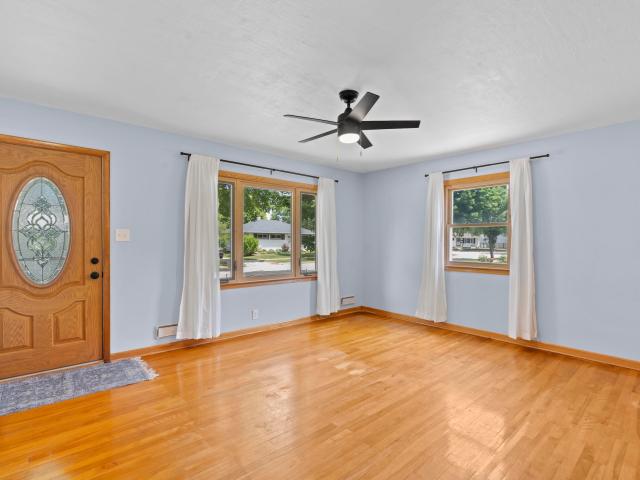 843 E Doty Pl