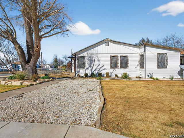 843 Hoover Ave