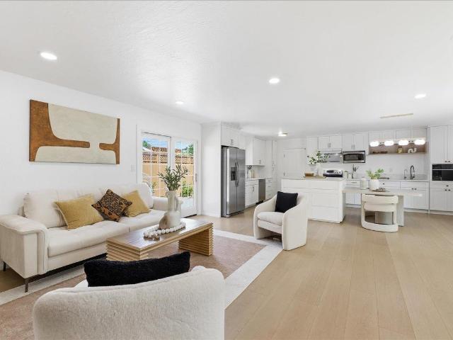 843 Hibiscus Lane