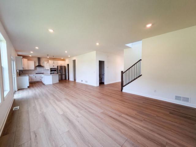 843 Londonderry Lane NW