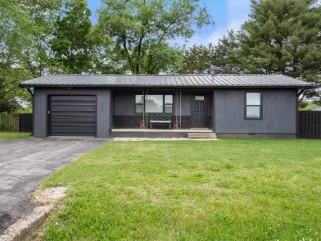 843 S CURTIS AVE, PEA RIDGE, AR 72751 Single Family Residence.