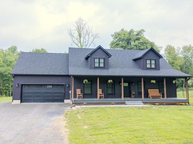 843 S Plank Rd, Slate Hill, NY 10973