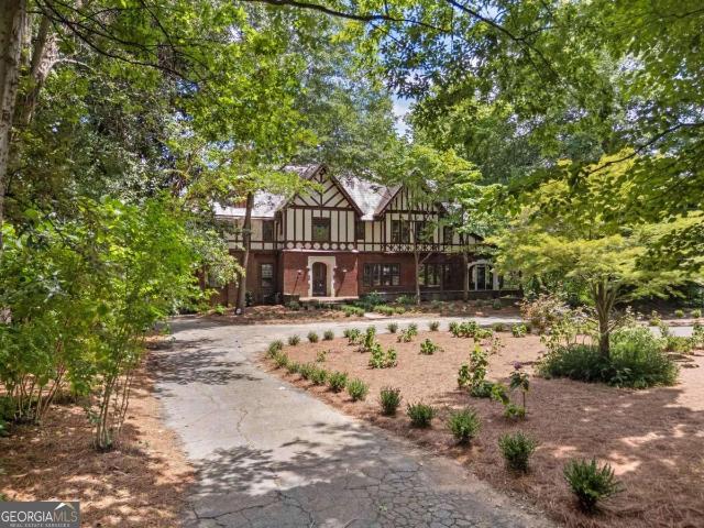 843 Springdale Road NE