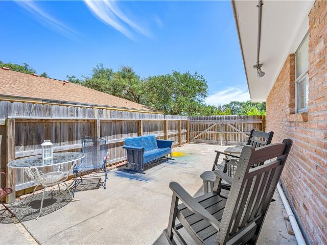 843 Pine Ave