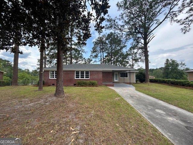 843 Prosperity Dr, Swainsboro, GA 30401