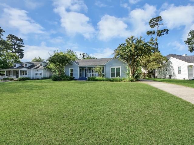 843 W 41st Street