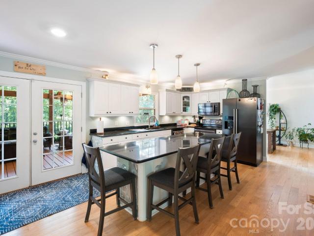 843 W J Street
