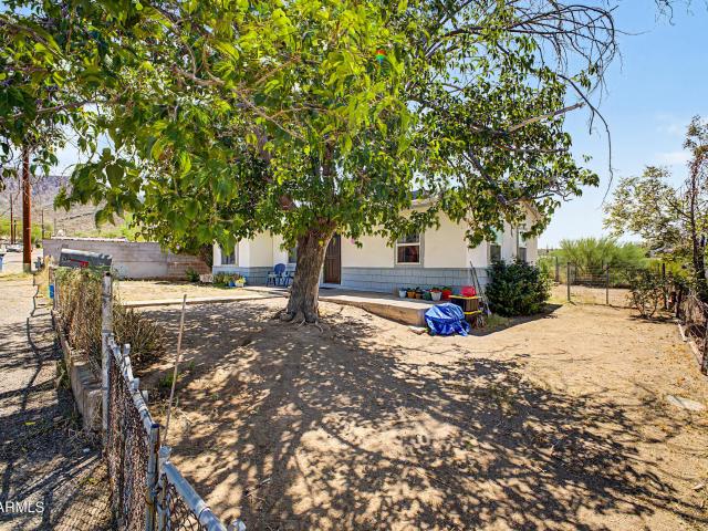 843 W SPRAY Street
