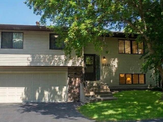 8445 Morgan Ln, Eden Prairie, MN 55347