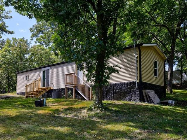 8447 Rosewood St, Dexter, IA 50070