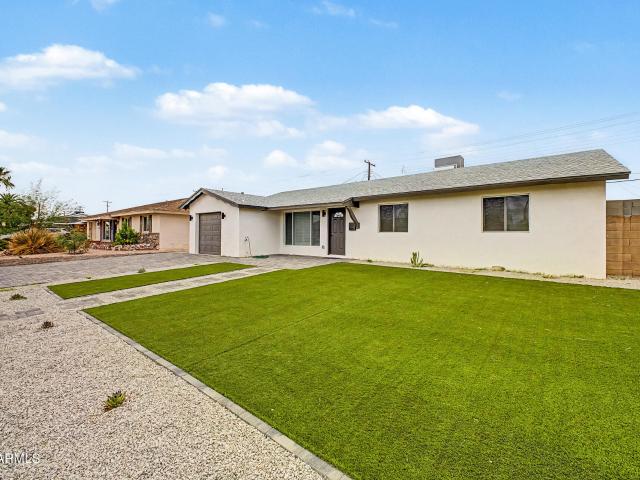 8440 E PALM Lane