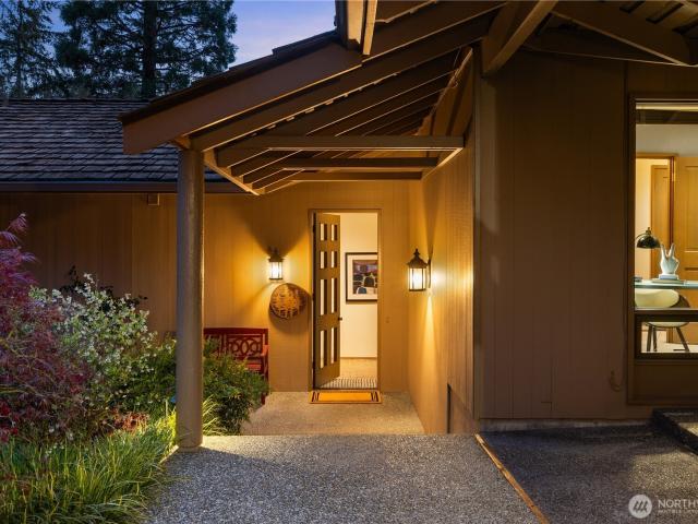8440 W Mercer Way, Mercer Island, WA 98040 | MLS #2483 | Compass