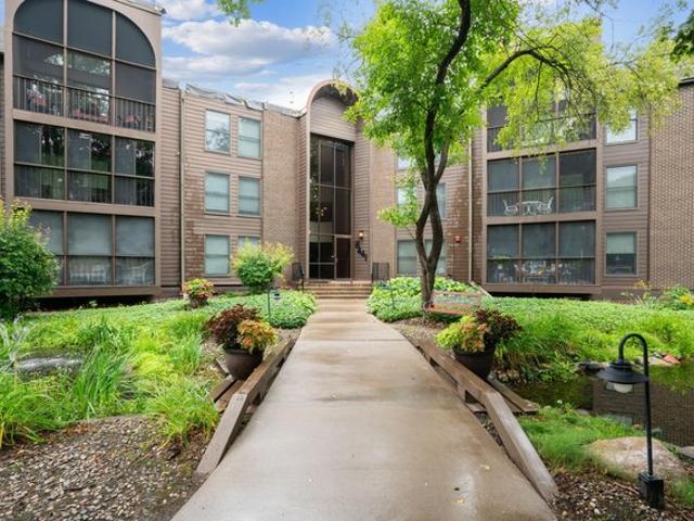 8441 Irwin Rd Apt 110, Bloomington, MN 55437