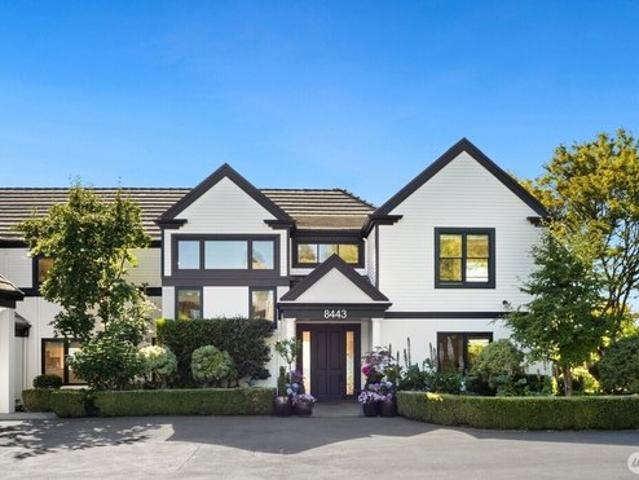 8443 NE 6th St, Medina, WA 98039