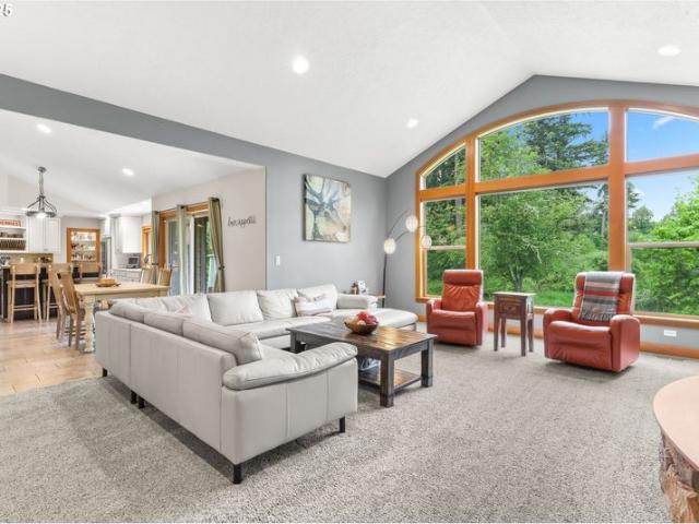 8443 SE Orient Dr, Gresham, OR