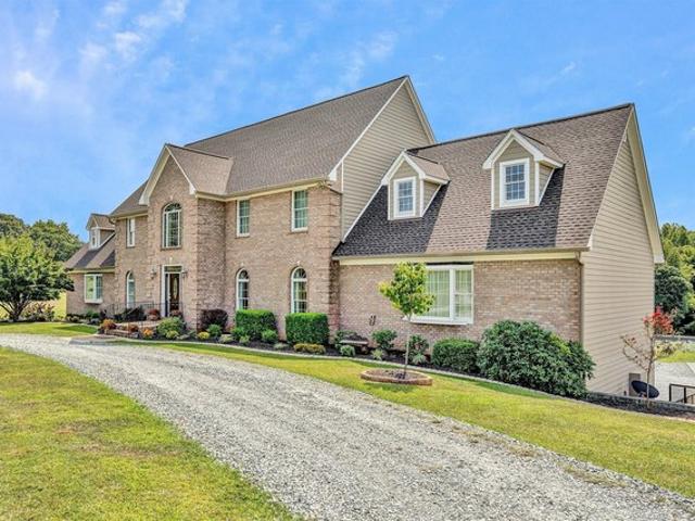 844 Blackwater Hill Dr, Glade Hill, VA 24092