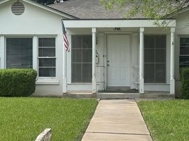 844 Laurel St, Uvalde, TX 78801