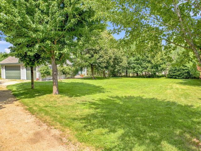 844 Moonbeam Road W