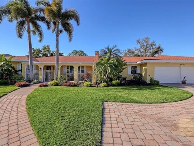 844 Magellan Dr, Sarasota, FL 34243
