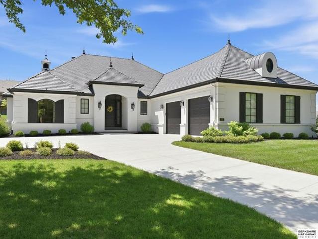 844 N 143rd Plz, Omaha, NE 68154