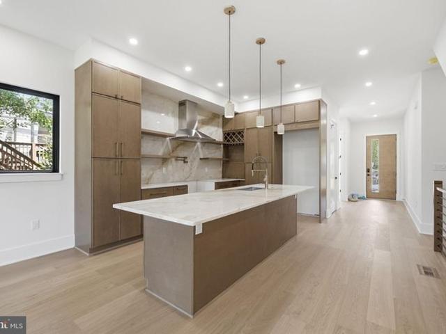 844 N Burlington St, Arlington, VA 22203
