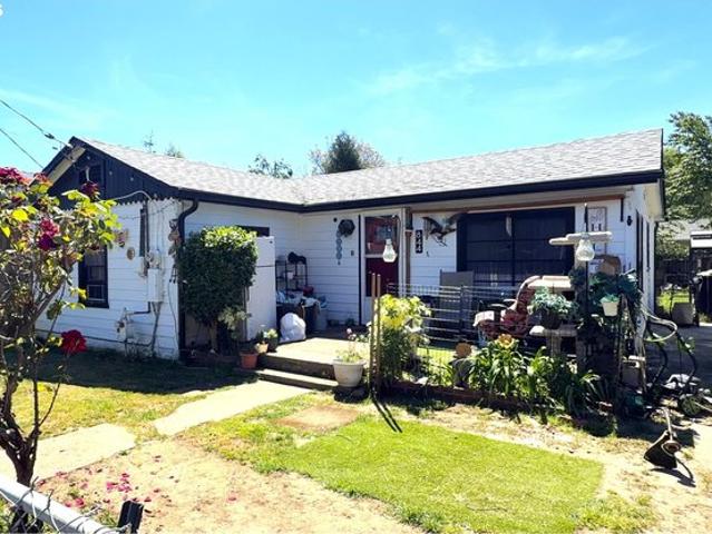 844 NE Johnson St, Myrtle Creek, OR 97457
