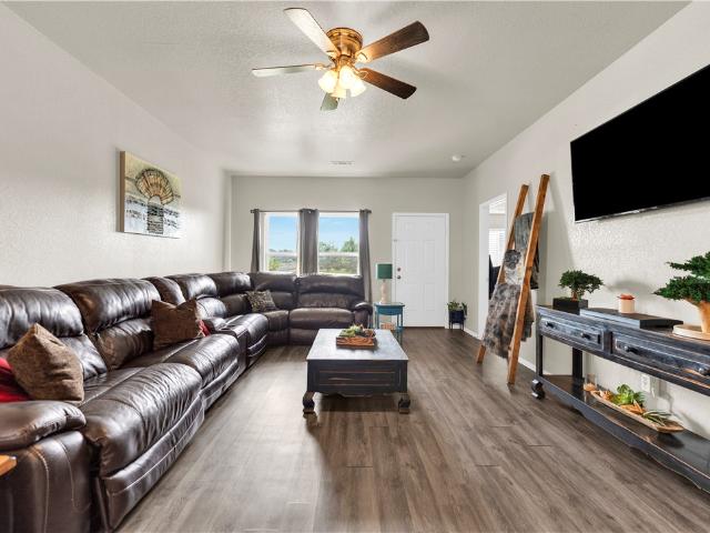 844 NW Evans Circle