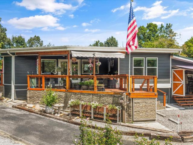 844 Peacock Ridge Rd
