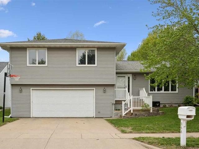 844 Pepper Dr, Iowa City, IA 52240