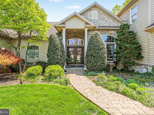 844 Victoria Ln, Palmyra, PA 17078 | MLS #PALN2025 | Compass